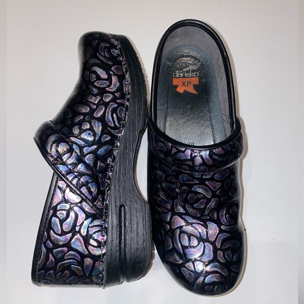 Dansko Xp Clogs- Night Rose Patent Leather - Gem